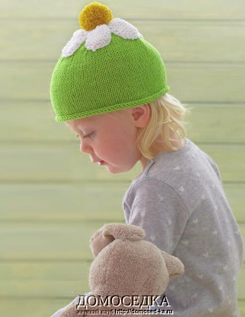 Вязаная шапочка для девочки на весну